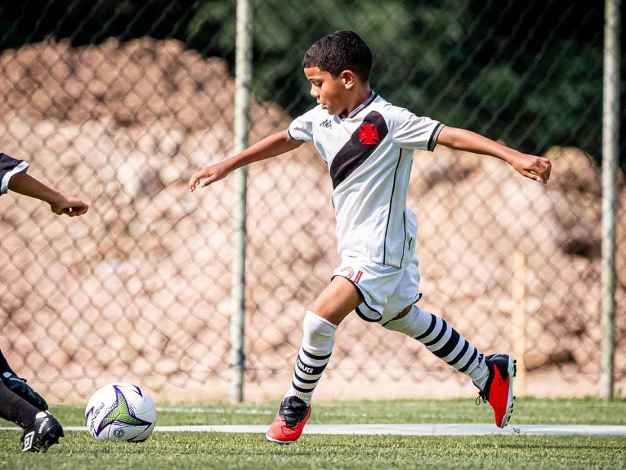 Atacante da Escolinha CRA estreia no Vasco da Gama. - GF Esporte ...